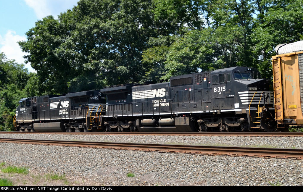 NS C40-8W 8315 in Thoroughbred trails on 11J